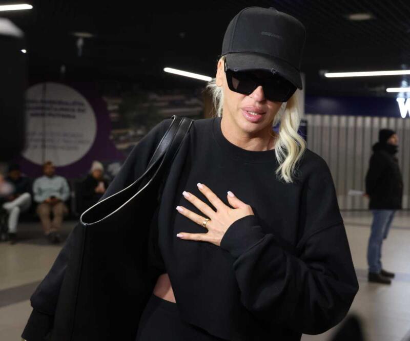 🔥 KARLEUŠA STIGLA U BEOGRAD! Nakon drame s Tošićem pop diva sva u crnom ...